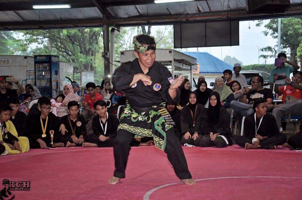 Cikgu Halim Hamit - Maître du Silat Seni Gayung Fatani Malaysia